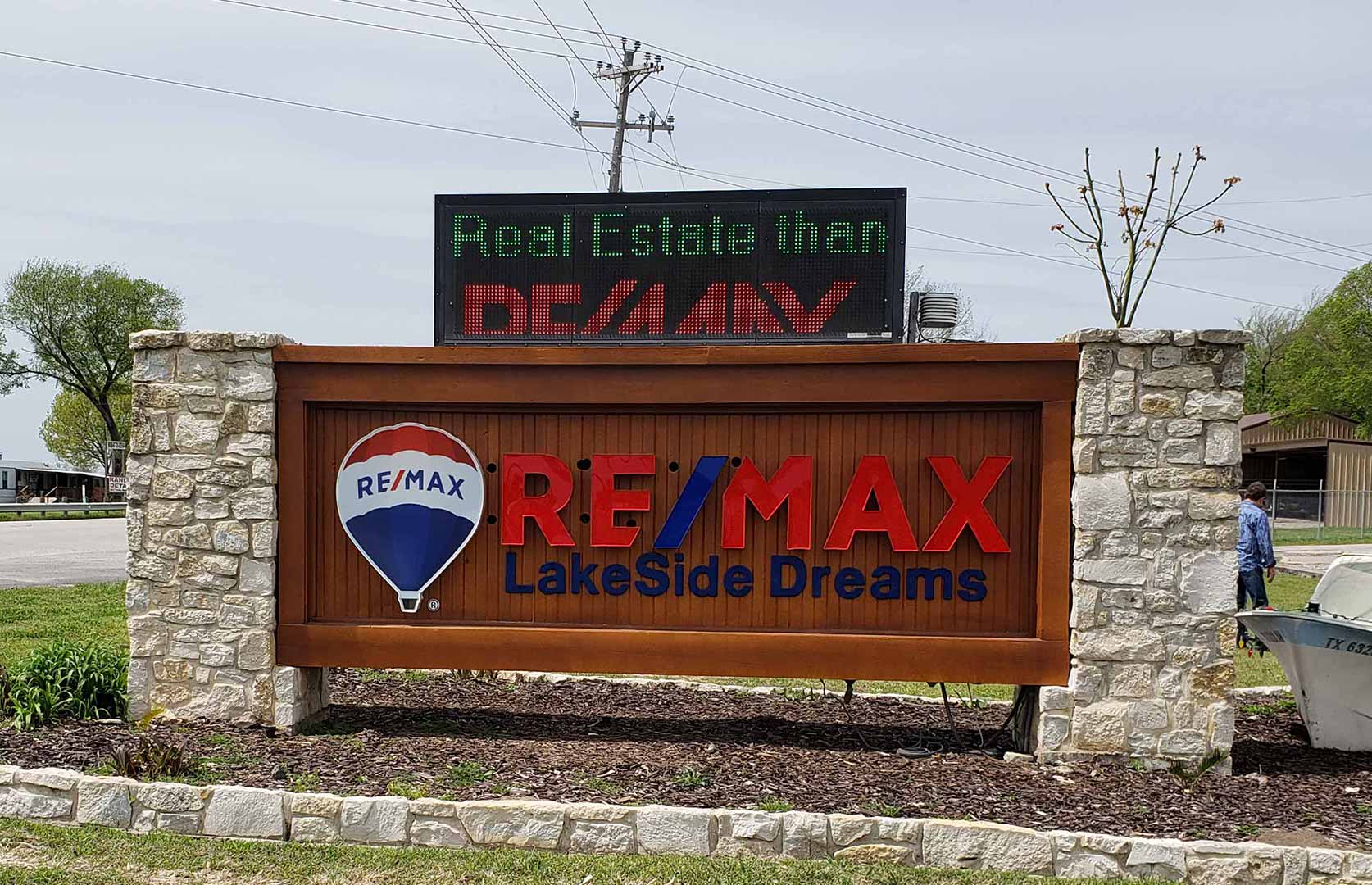 RE/MAX Signage Approved Supplier Portfolio by BlinkSigns