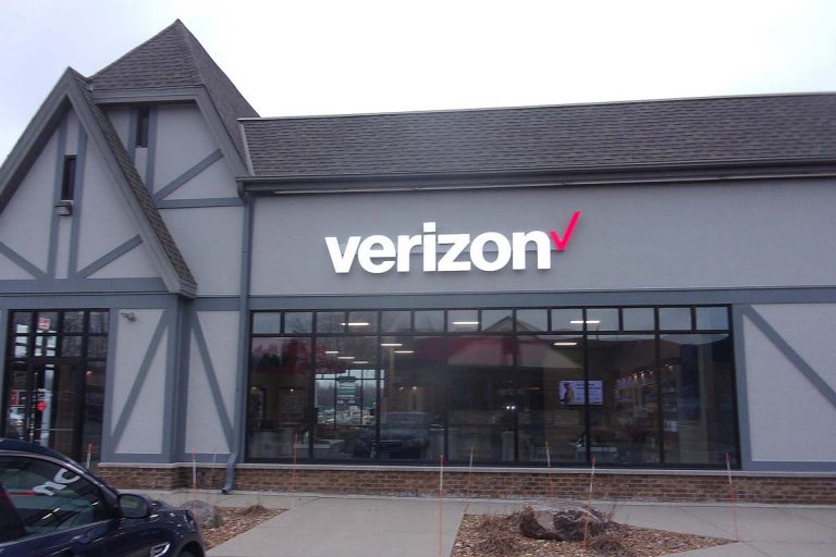 Verizon Signage Projects by BlinkSigns