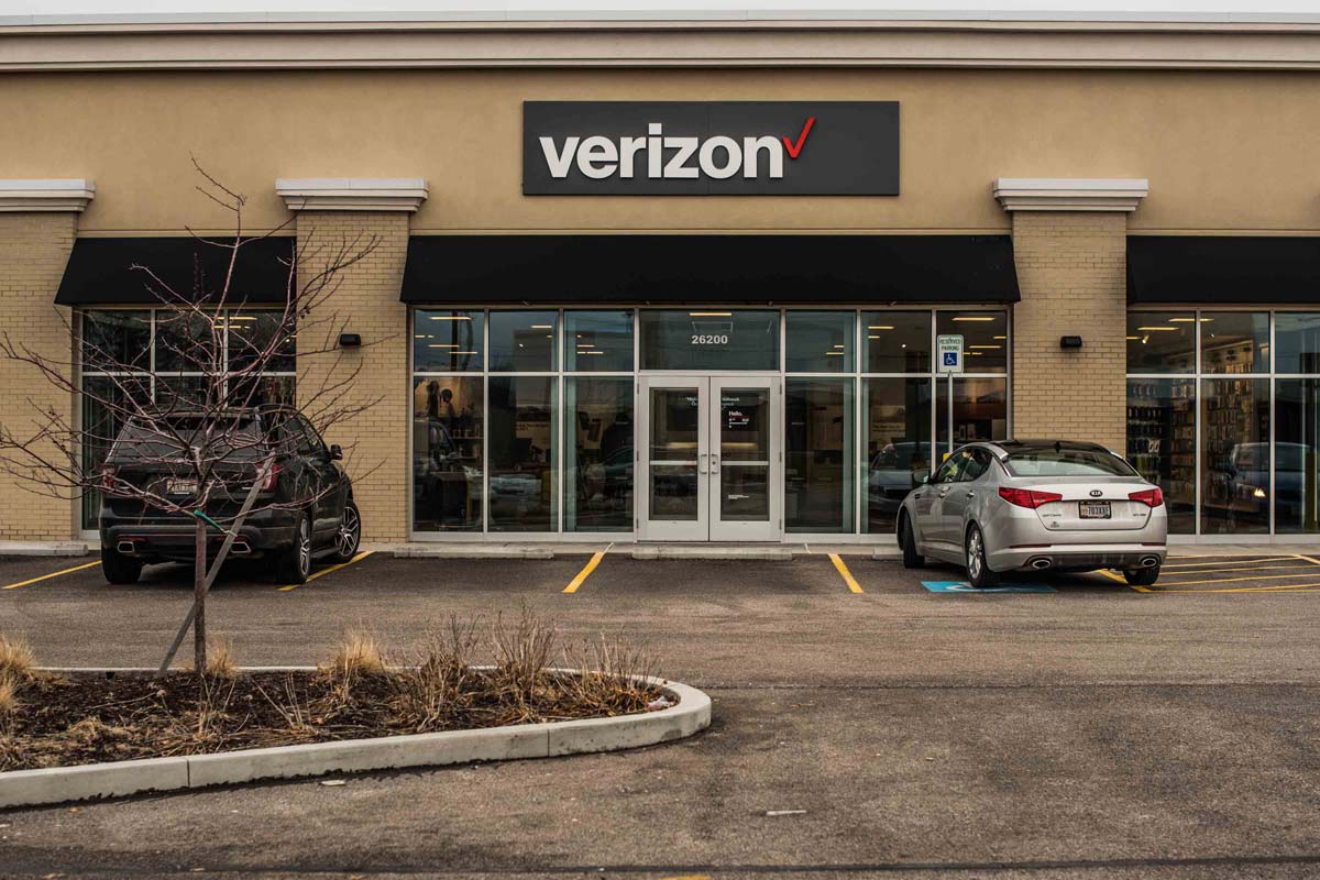 Verizon Signage Projects by BlinkSigns