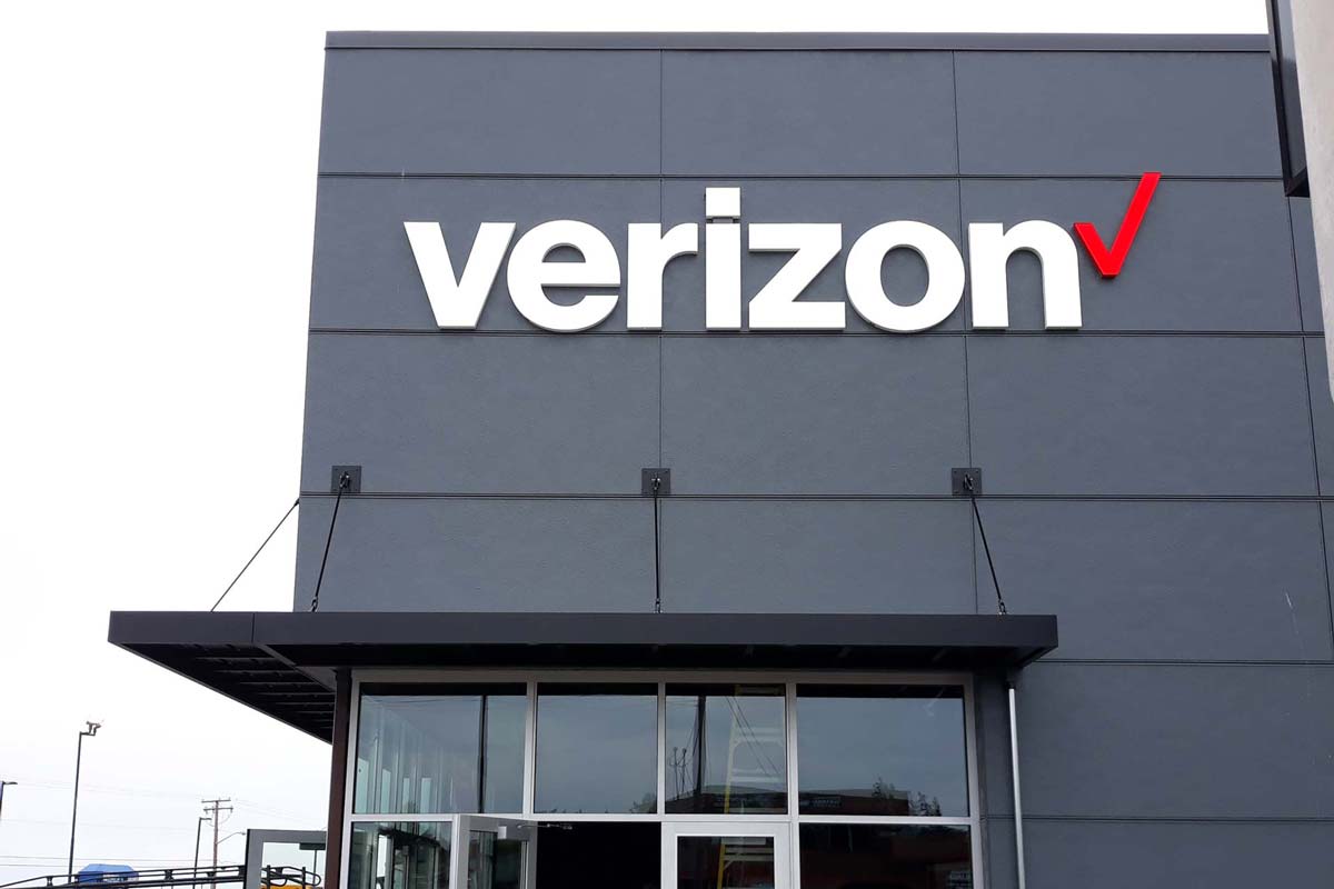 Verizon Signage Projects by BlinkSigns