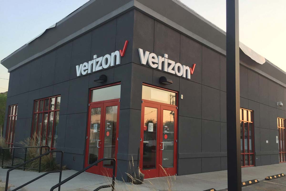 Verizon Signage Projects by BlinkSigns
