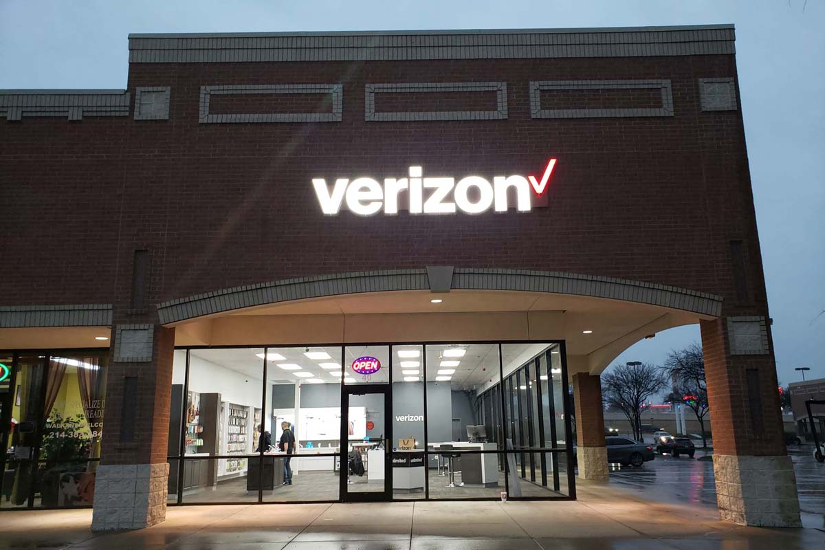 Verizon Signage Projects by BlinkSigns