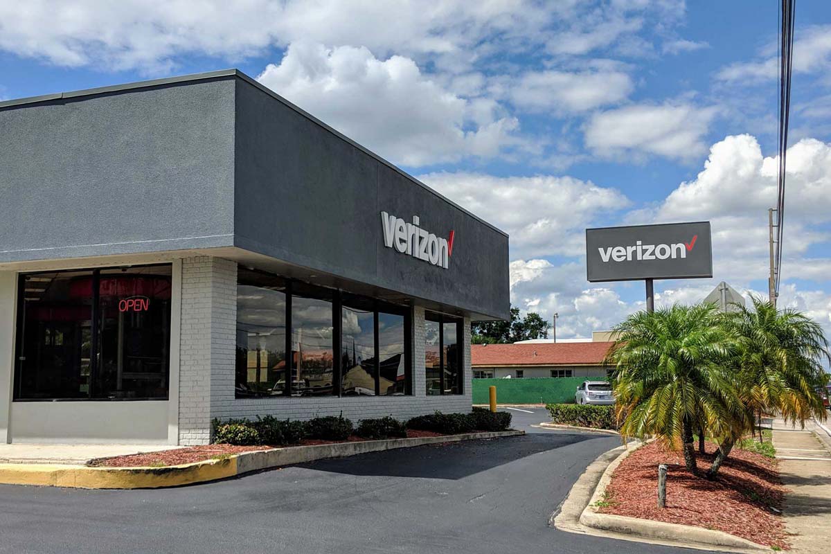 Verizon Signage Projects by BlinkSigns