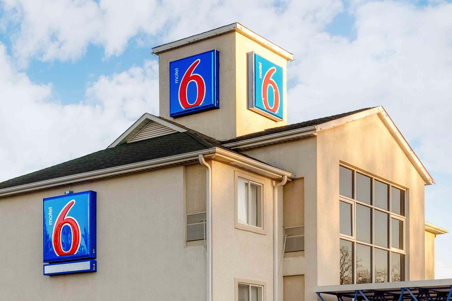 Motel 6 Signage – BlinkSigns Portfolio