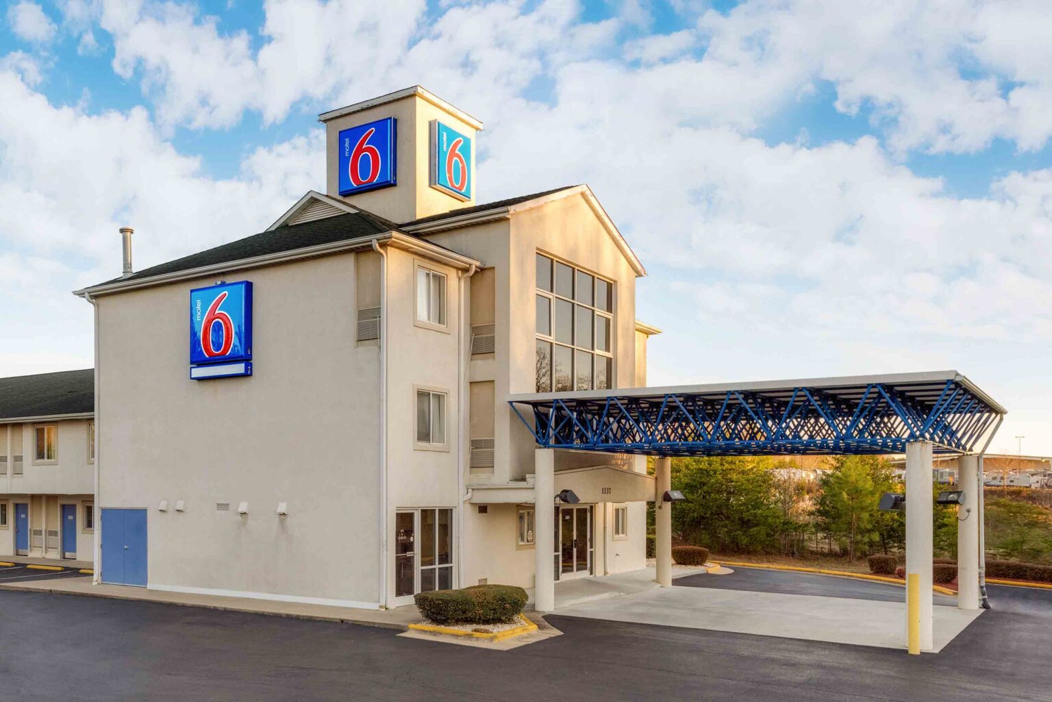 Motel 6 Signage – BlinkSigns Portfolio