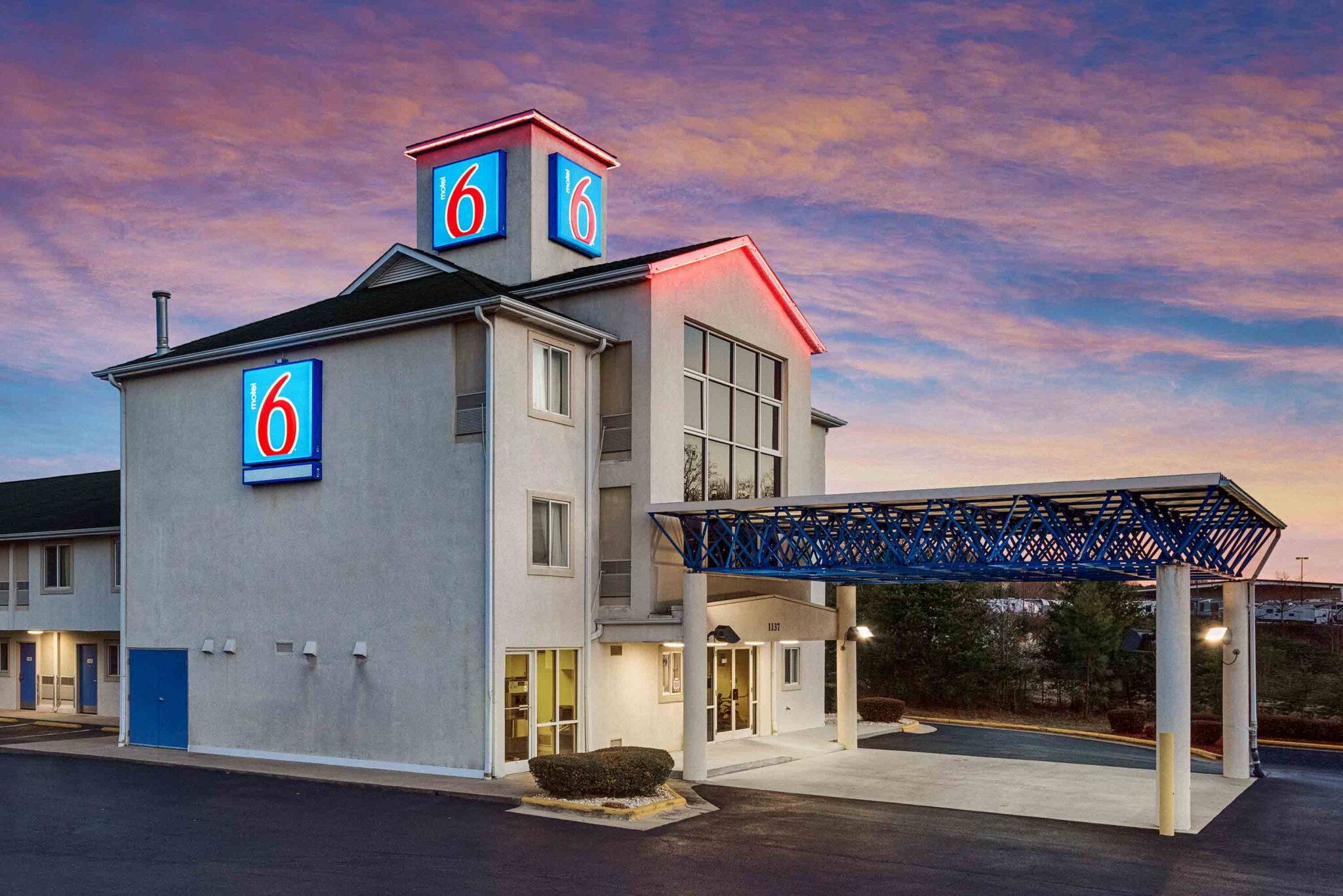 Motel 6 Signage – BlinkSigns Portfolio