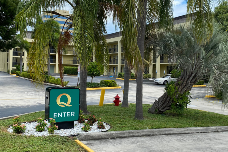 Quality Inn Signage by BlinkSigns